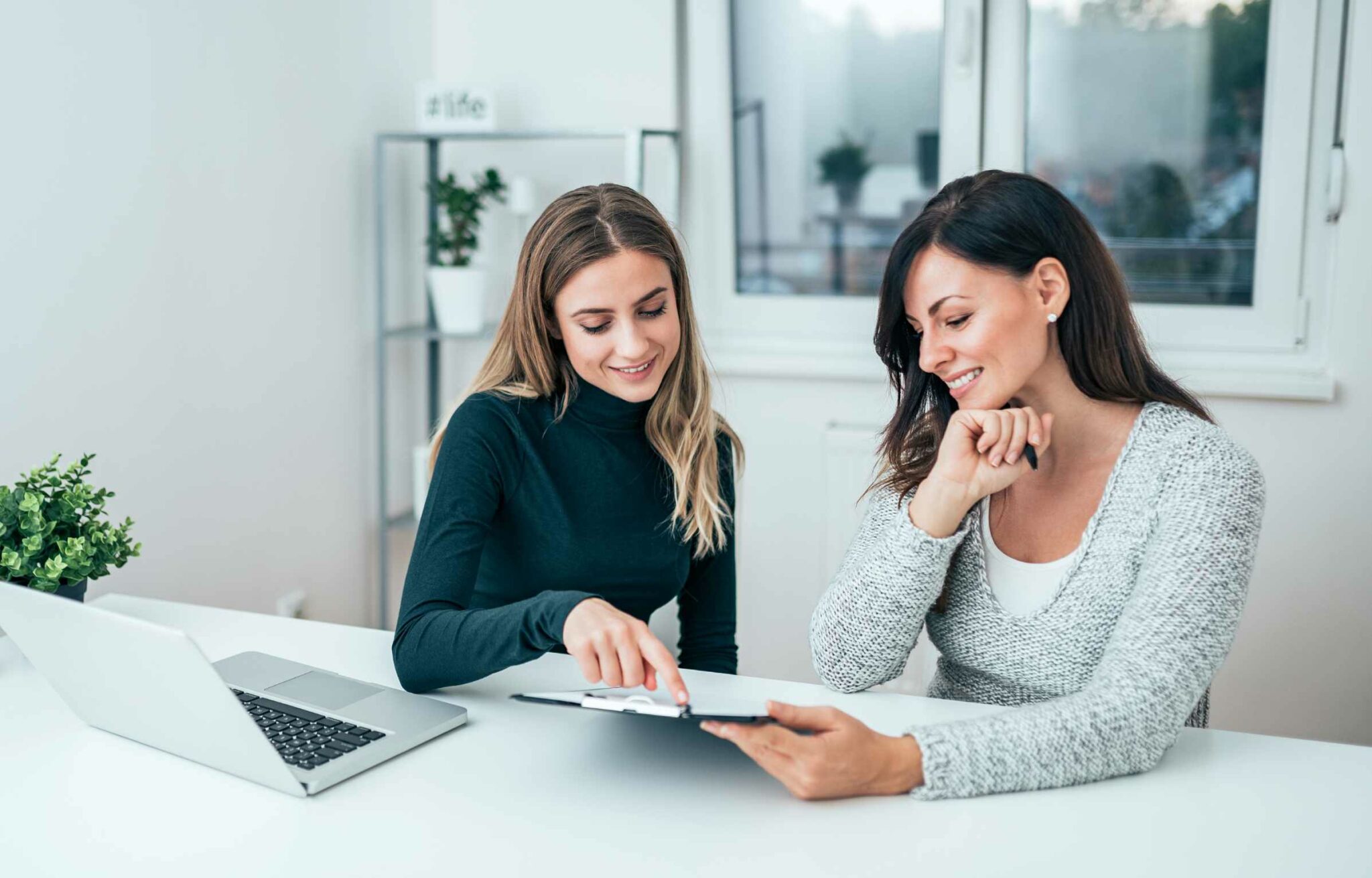 What is a Relocation Policy? A Detailed Breakdown