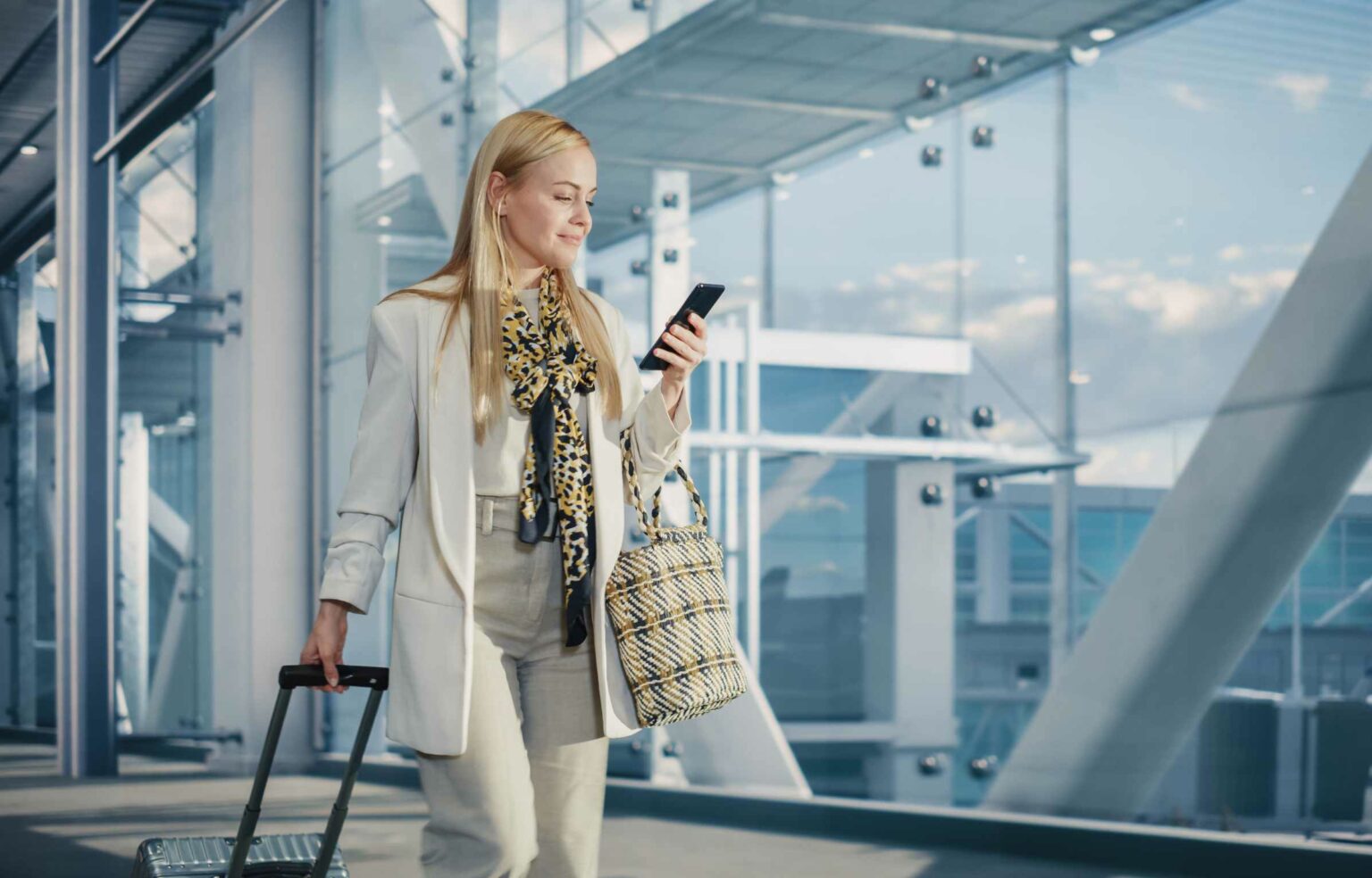 12 Best Flight Tracking Apps to Download for Your Next Trip